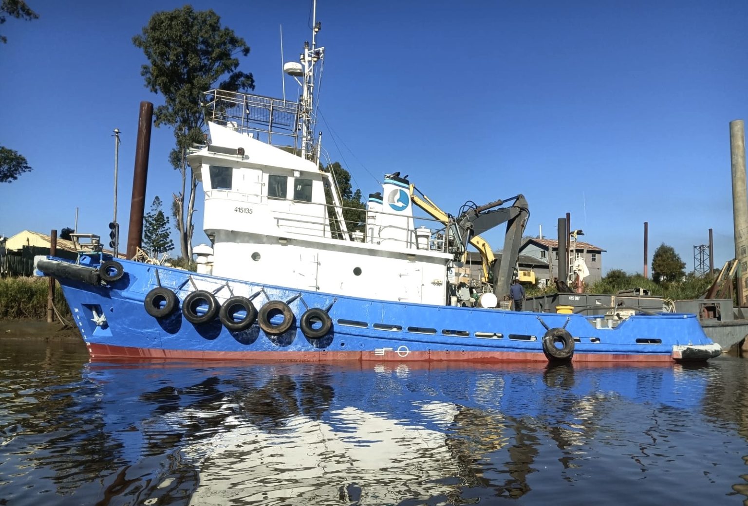 Barges & Tugs - Foreshore Marine